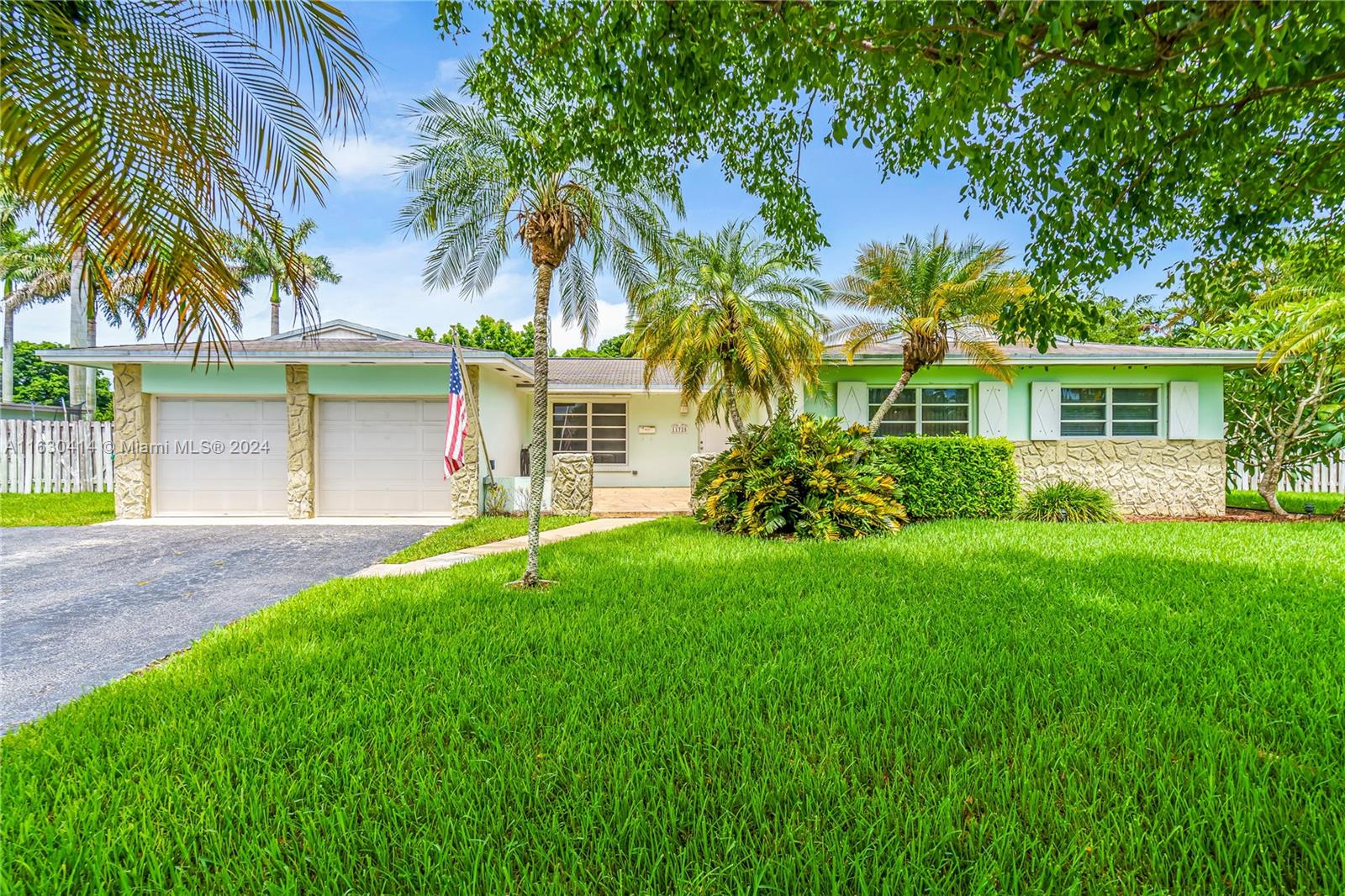 Riley Smith Group | Compass - 11325 SW 99th Ct Miami, FL 33176 | Riley ...