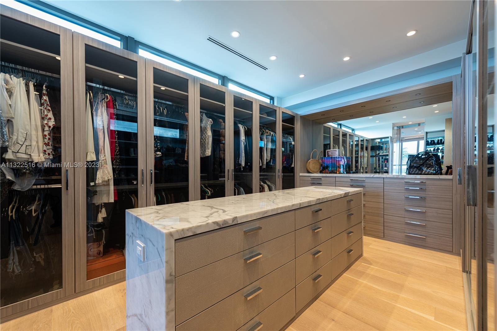 Exclusive Listings - Nelson Gonzalez Nelson Gonzalez