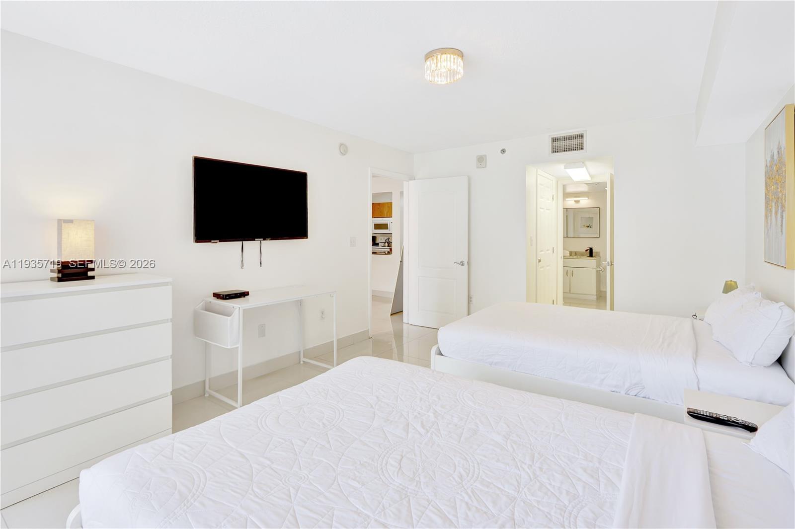 1200 Brickell Bay Dr #2504, Miami, FL 33131 | A11935719 | For Sale