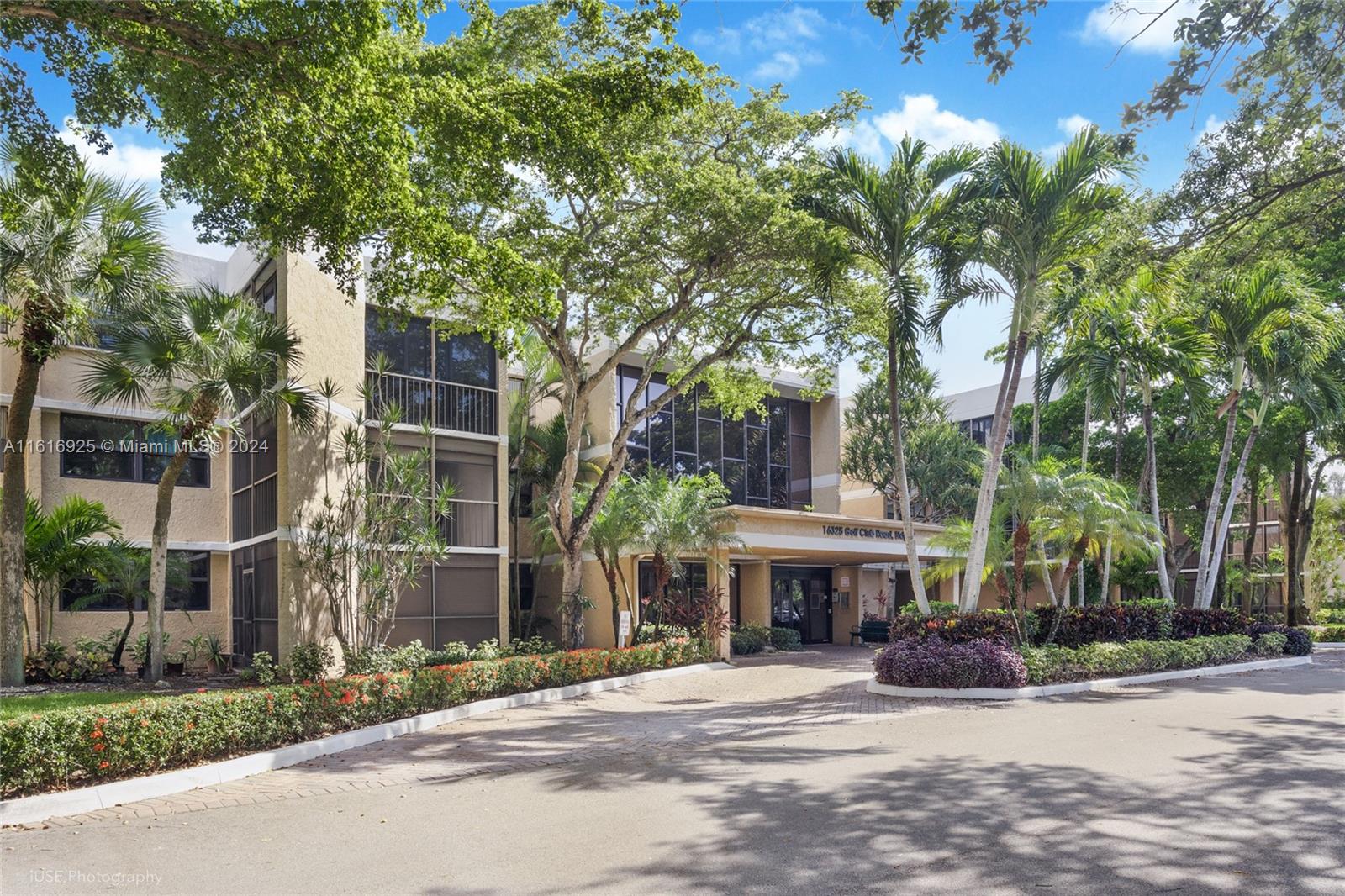 16325 Golf Club Rd, Weston, FL 33326 | A11616925 | Closed Sale