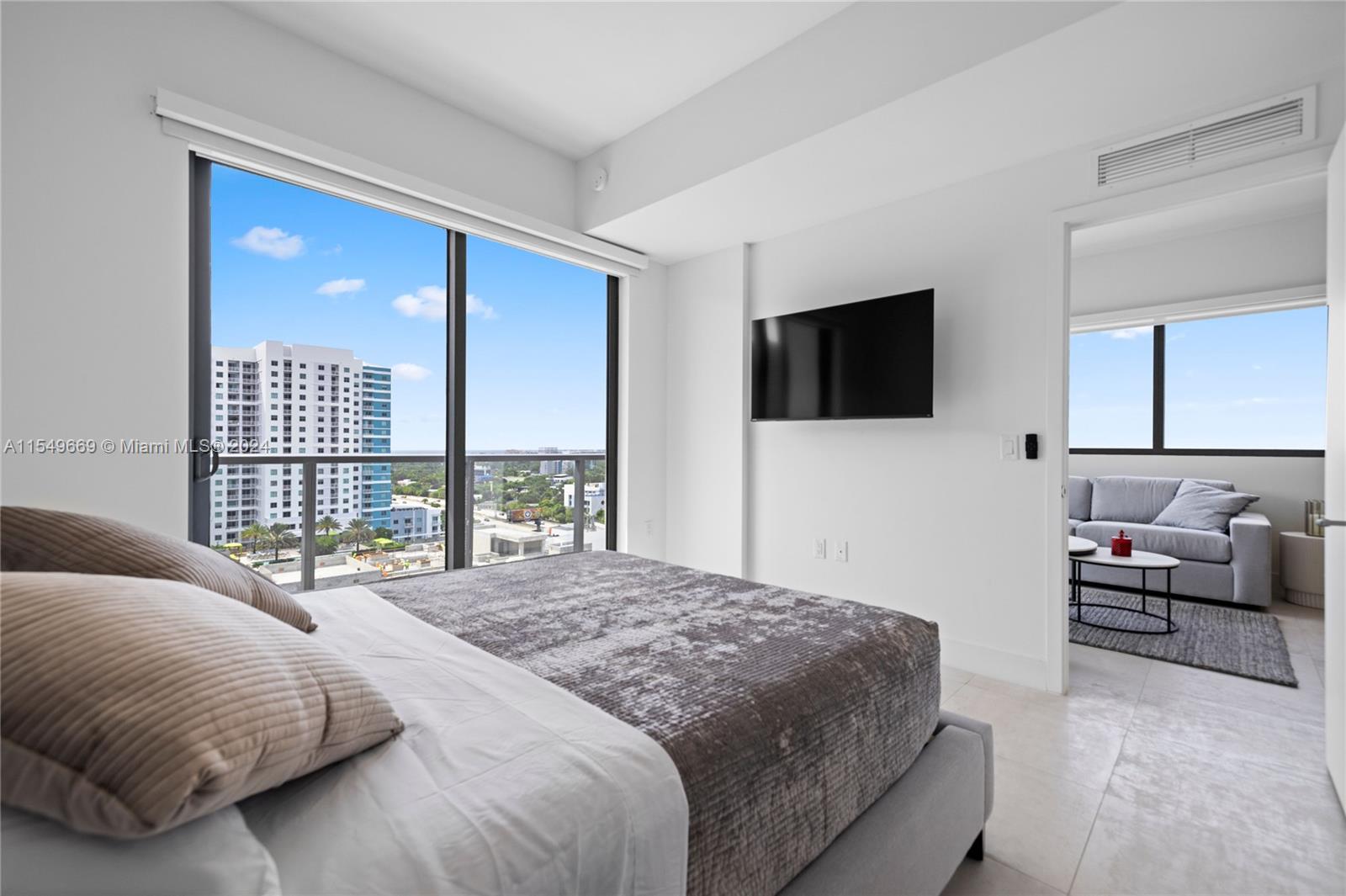239 SW 9th St #1502, Miami, FL 33130 | A11549669 | Closed Rental